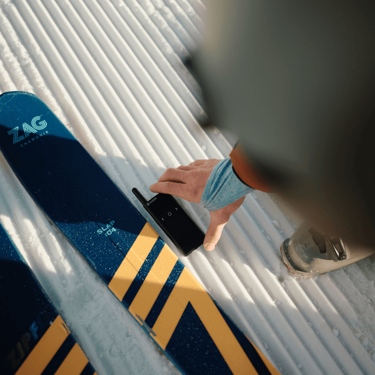 Aleck Off Grid | Walkie Talkie for Hiking, Camping & More